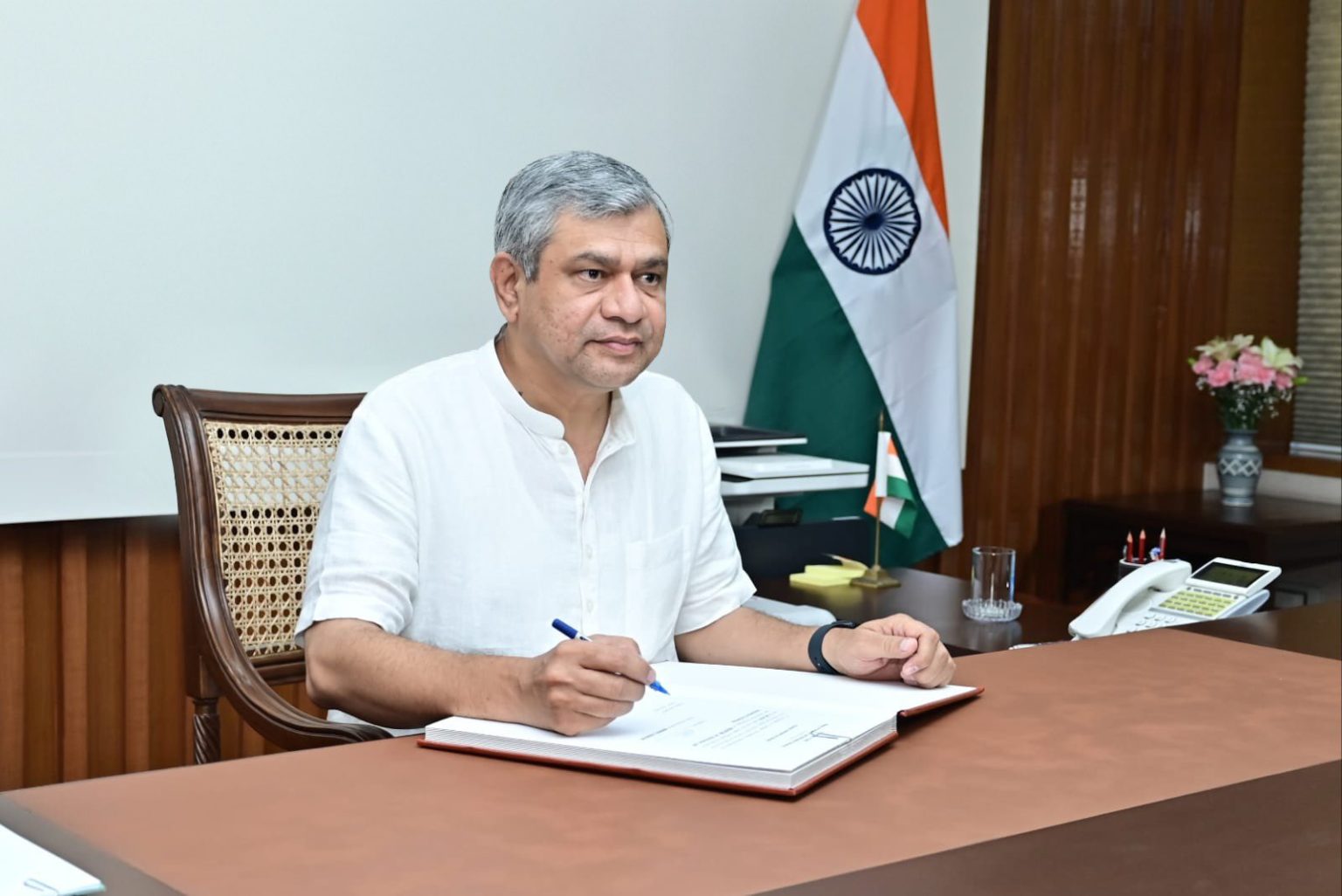 India to Host DeepSeek AI Model on Local Servers to Strengthen Data ...