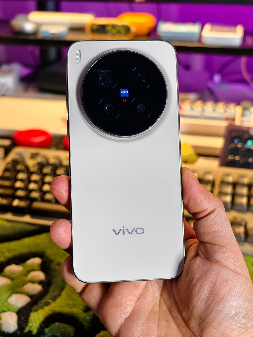 Vivo X300 Series with Zeiss Cameras and OriginOS 6 Goes on Sale in ...